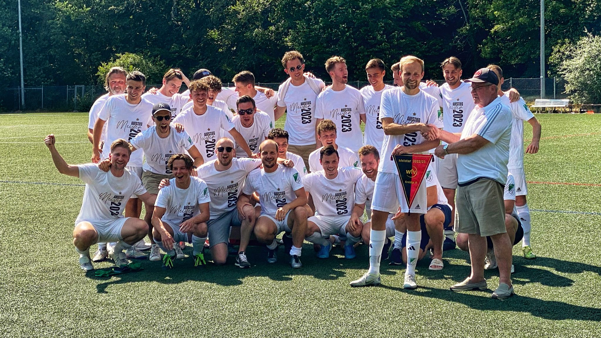 Die “Erste” feiert den Aufstieg! - SV Sillenbuch 1892 e.V.